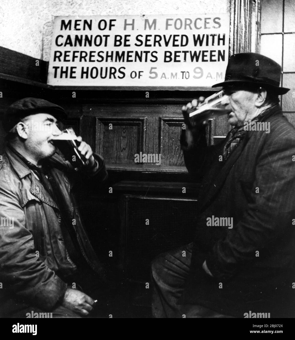 Two men in wwii hi-res stock photography and images - Alamy
