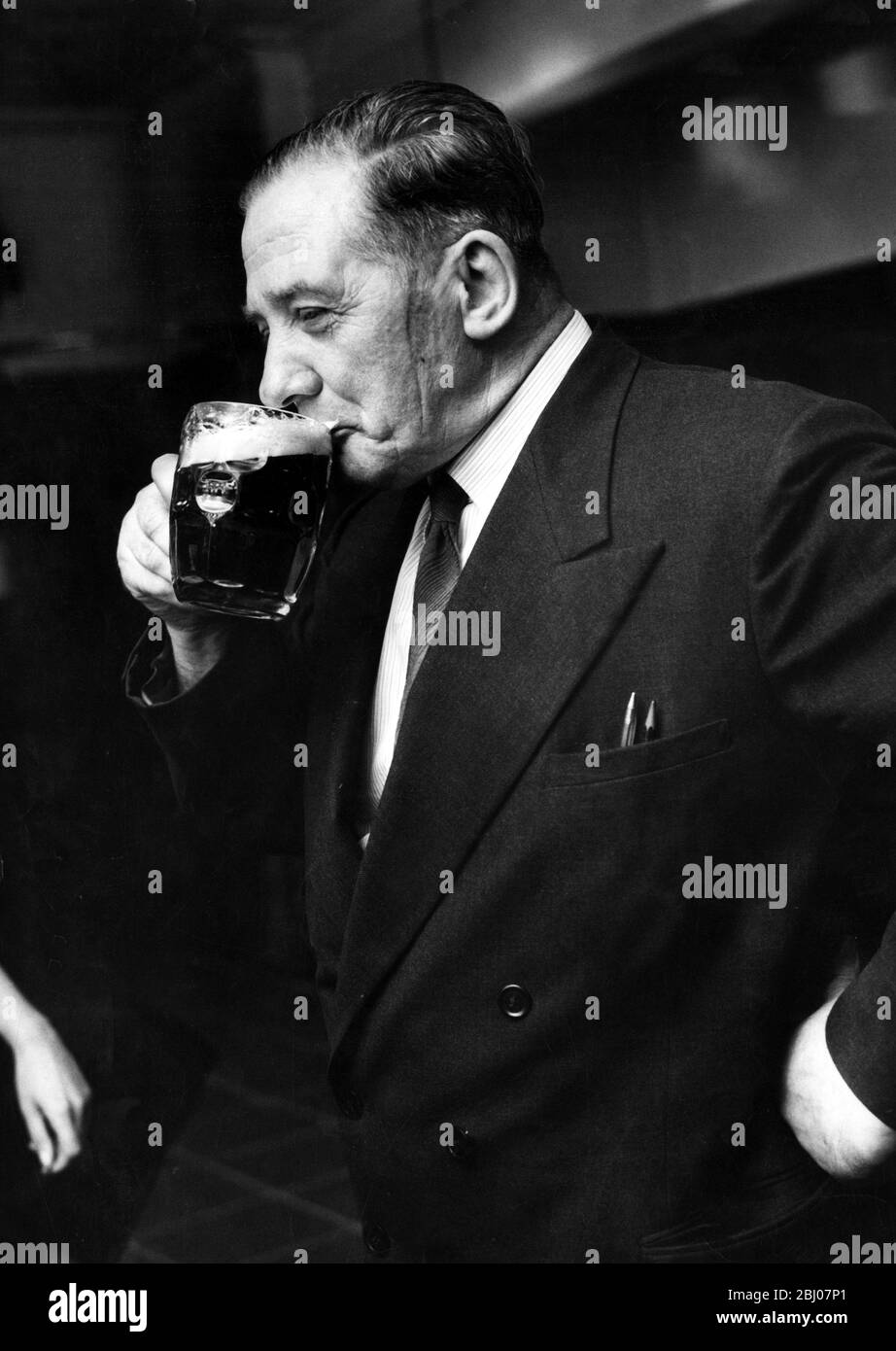 1960s pub drinking hi-res stock photography and images - Alamy
