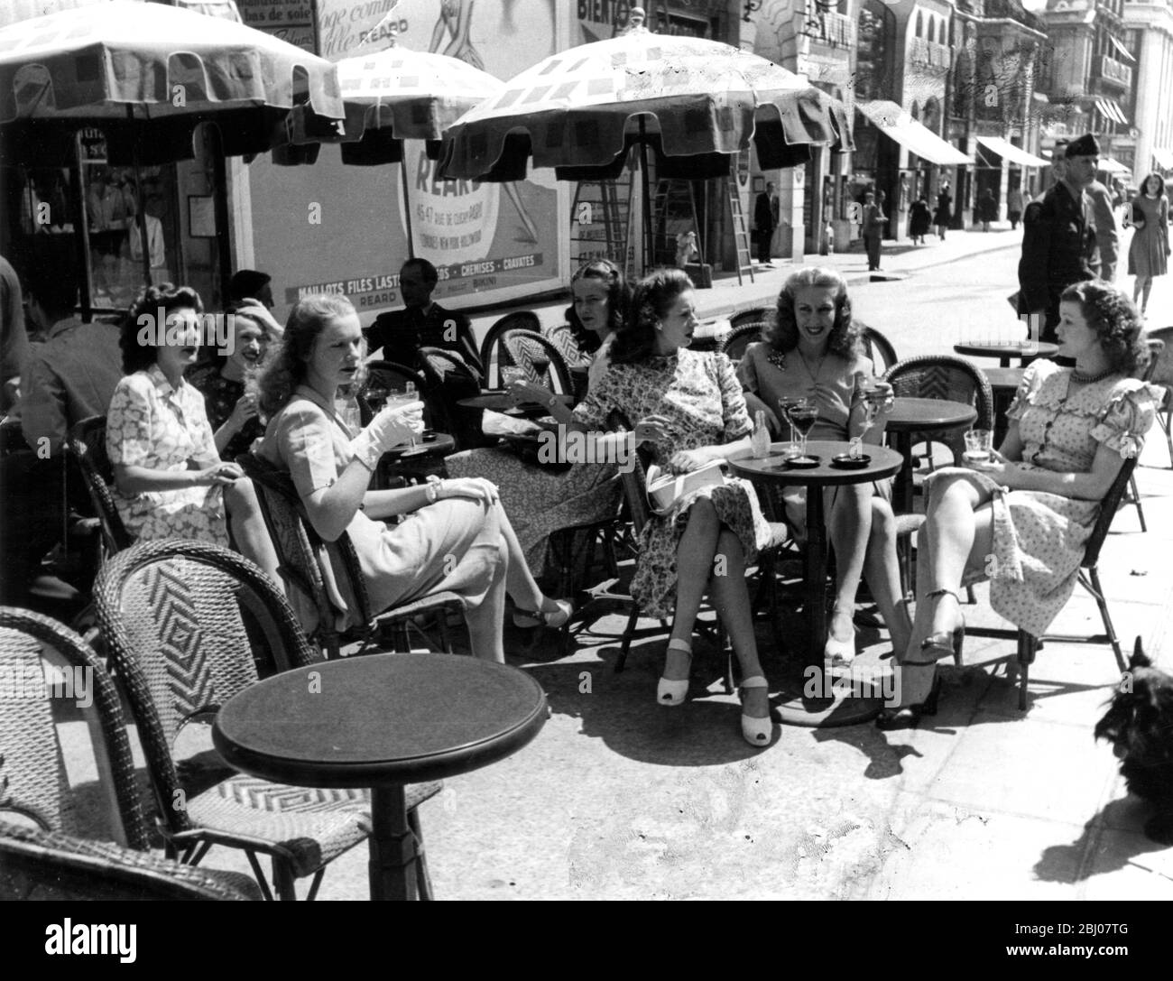 Troupe hi-res stock photography and images - Alamy