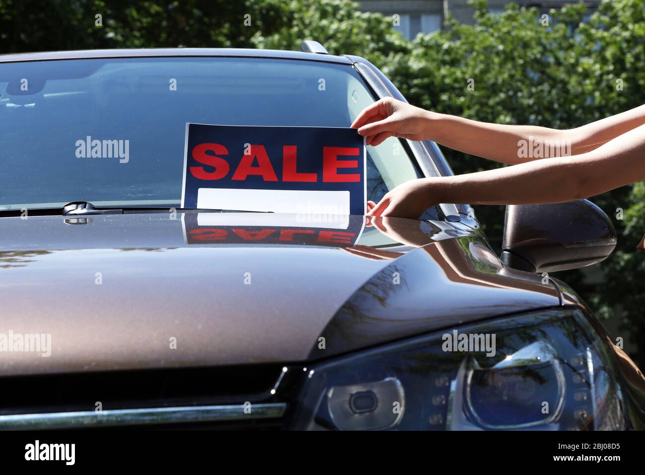 For sale sign on windshield of car Stock Photo - Alamy