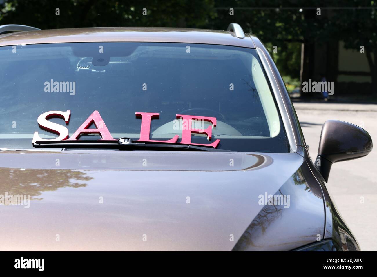 For sale sign on windshield of car Stock Photo - Alamy