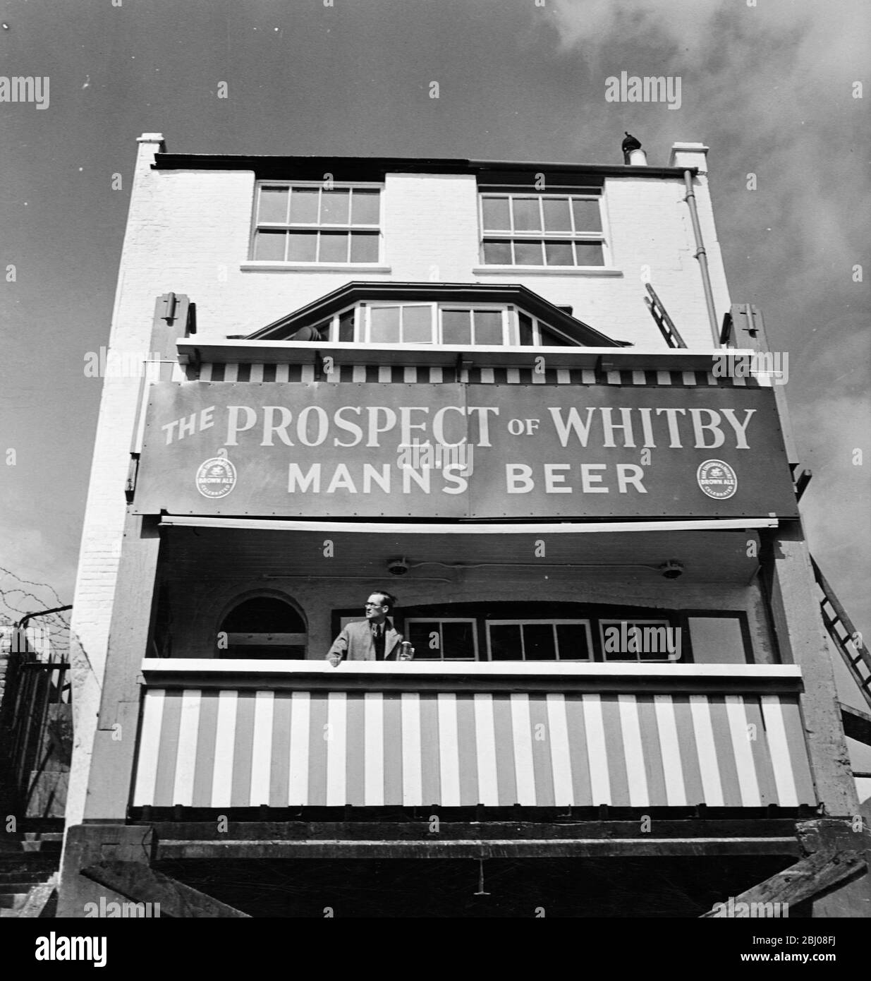 Prospect of whitby 1950s hi-res stock photography and images - Alamy