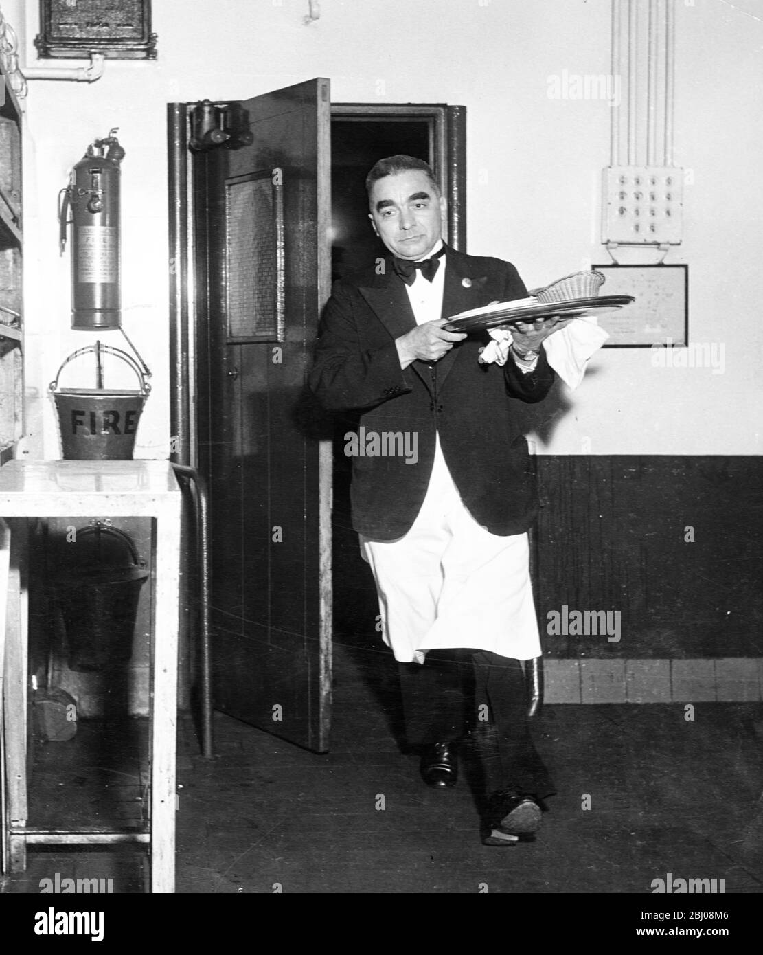 Fire extinguisher kitchen hi-res stock photography and images - Alamy