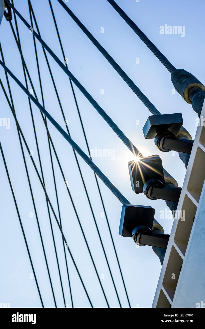 Powerful bridge tensioner connections with a basic mount to provide ...