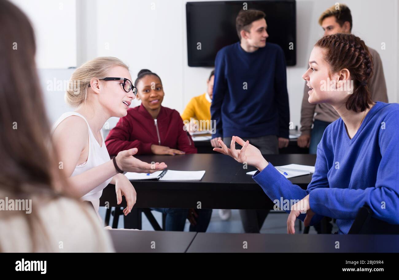 Animated conversation table hi-res stock photography and images - Alamy