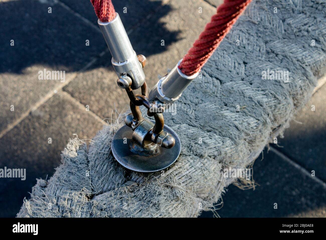 Cutting the rope hi-res stock photography and images - Alamy