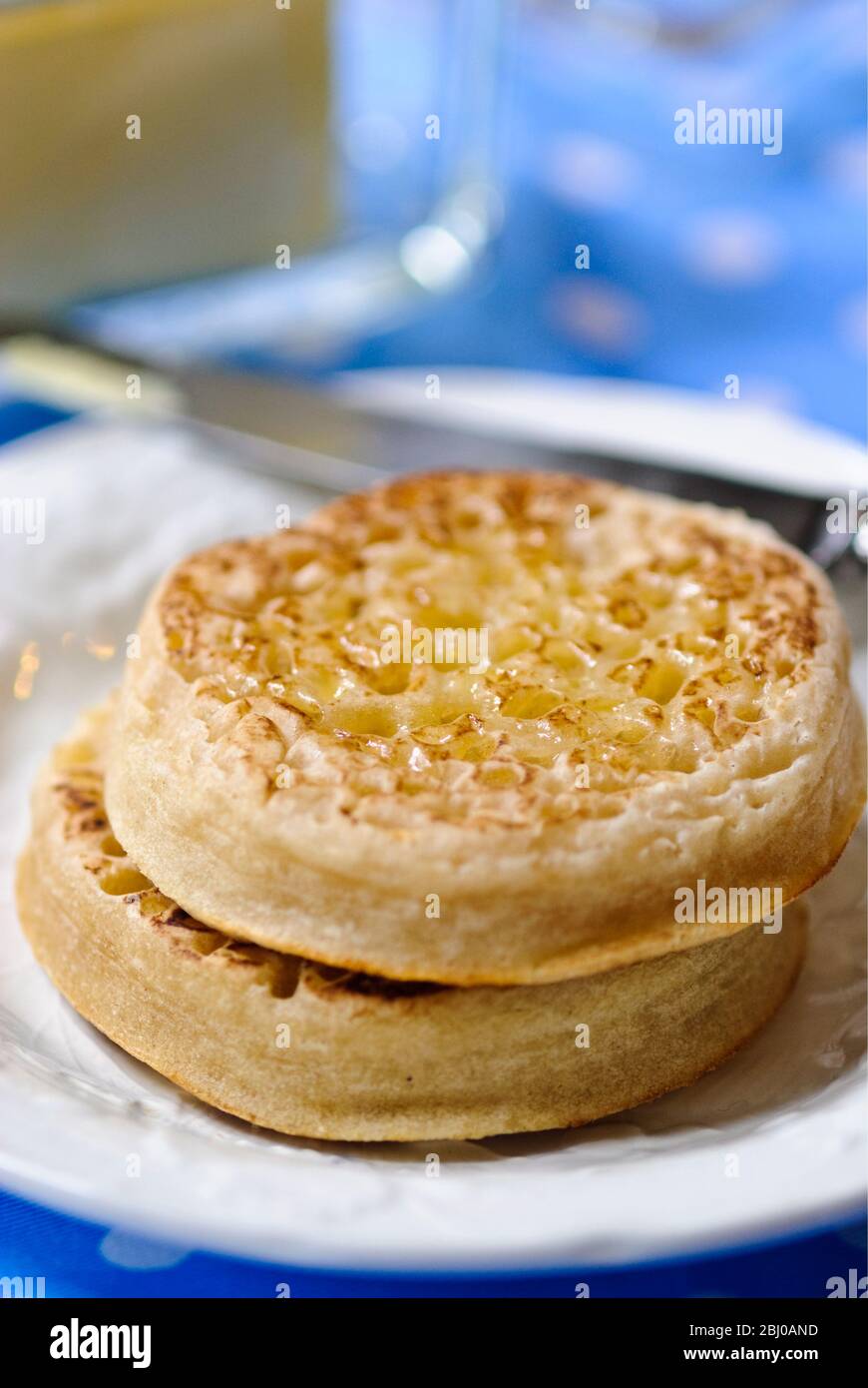 English toasted crumpets hi-res stock photography and images - Alamy