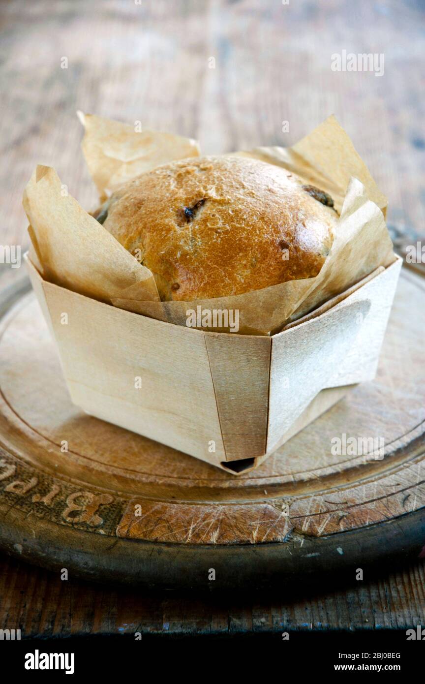 Small 'designer' style loaf on old fashioned wooden breadboard Stock ...