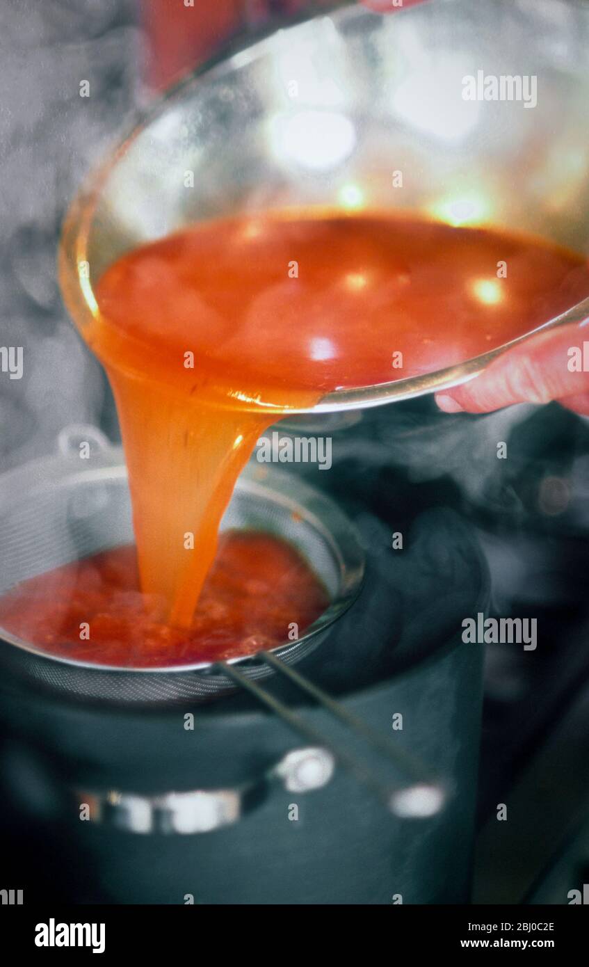 Strain straining hi-res stock photography and images - Alamy