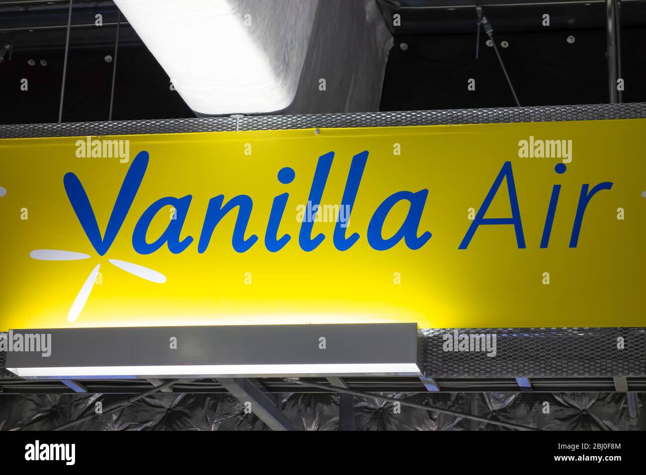 Japan airlines owned hi-res stock photography and images - Alamy