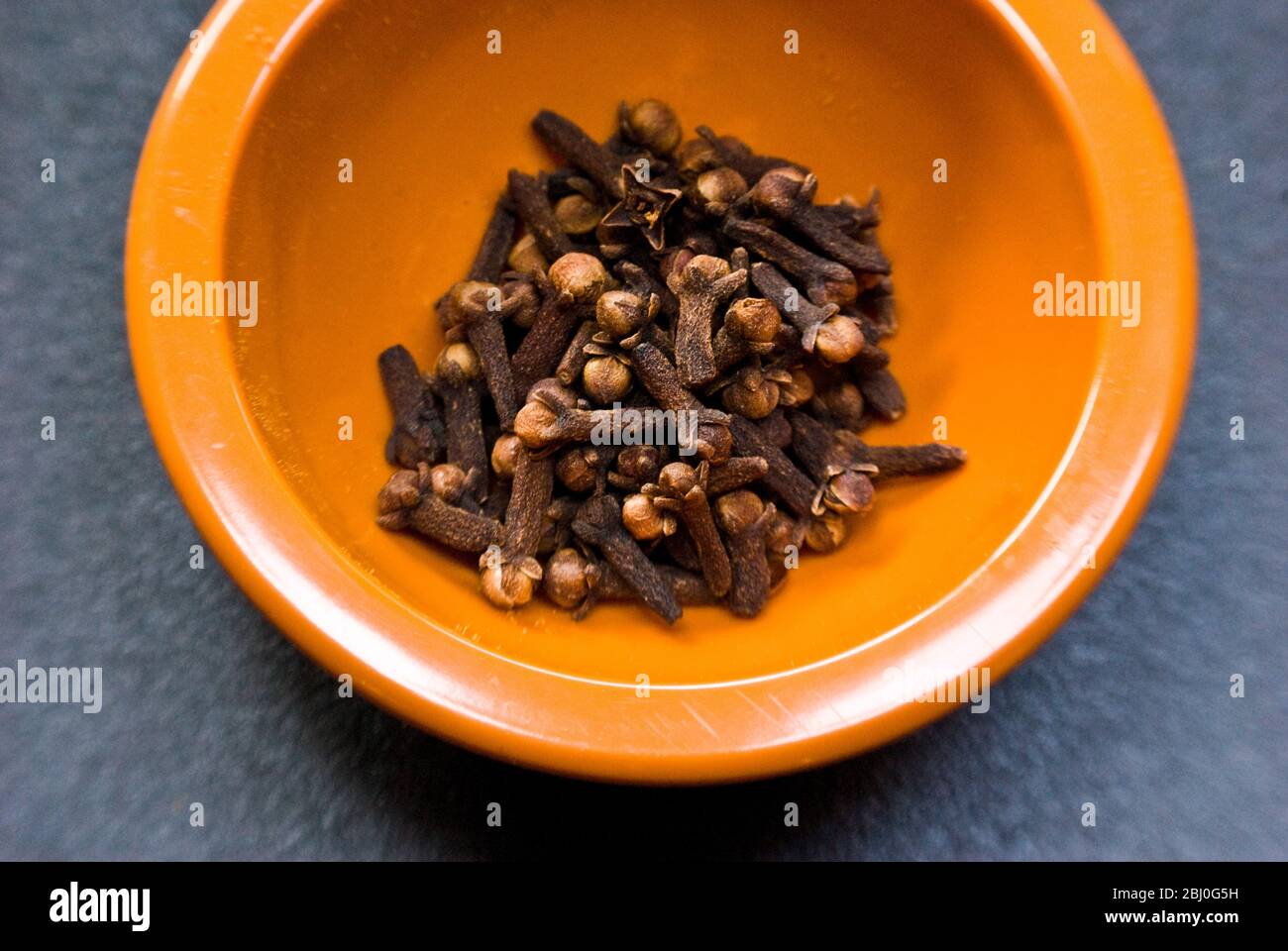 Dried whole cloves hi-res stock photography and images - Alamy