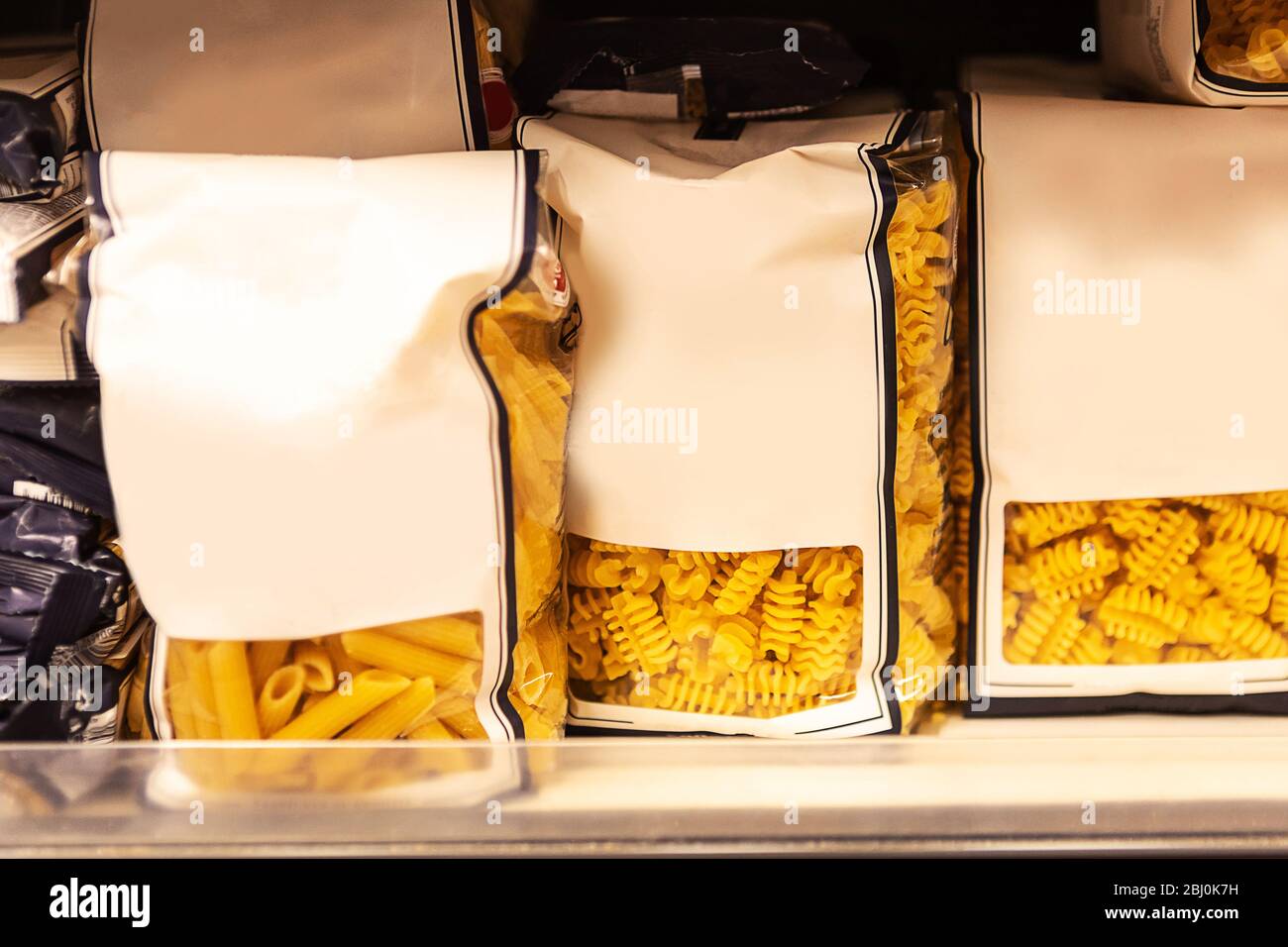 Spaghetti pasta in packet hi-res stock photography and images - Alamy