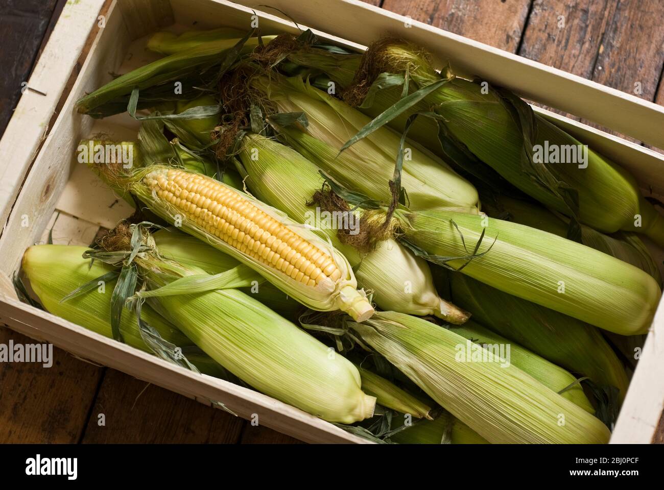 Raw sweetcorn hi-res stock photography and images - Alamy