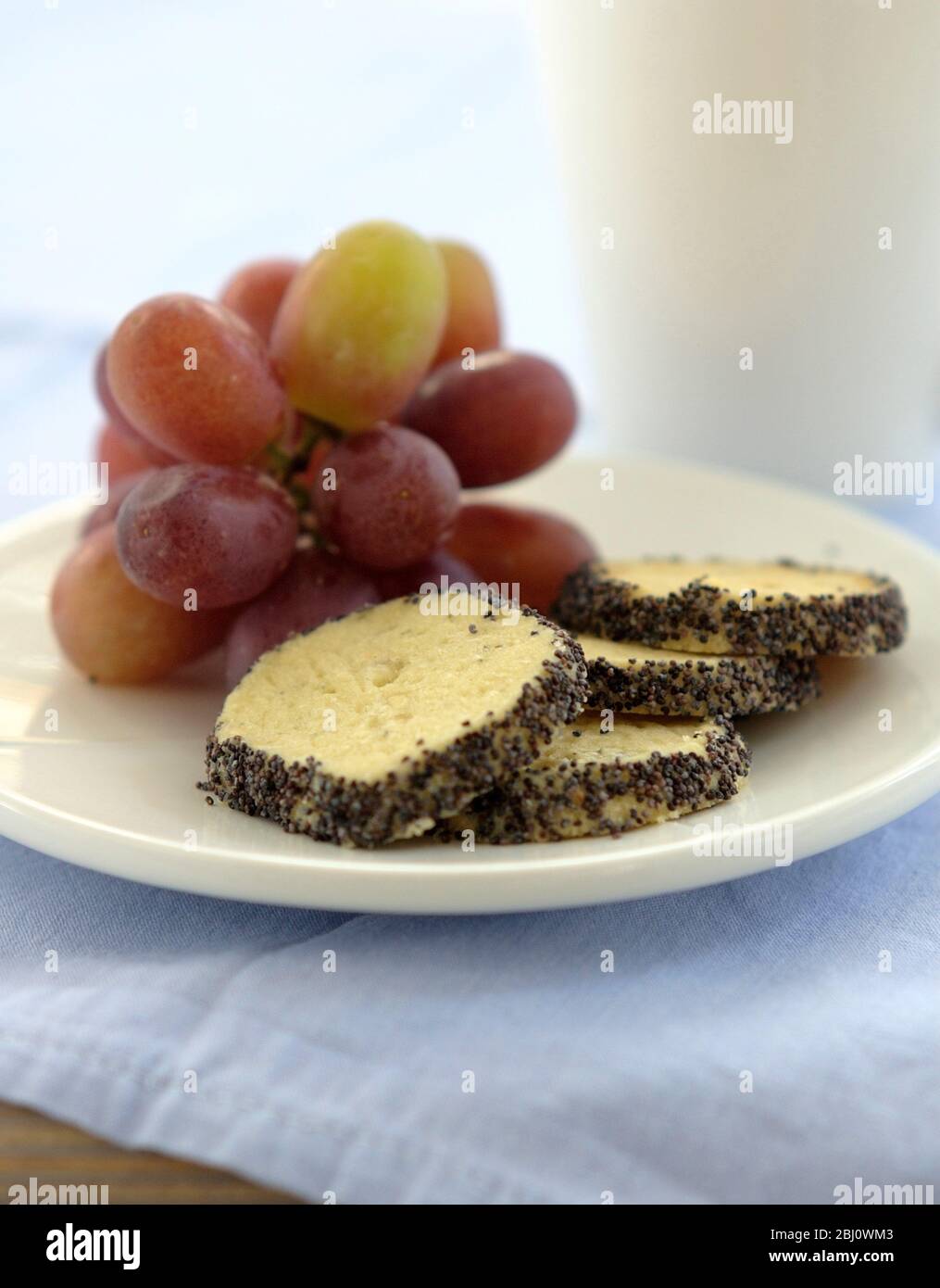 Grapes plate hi-res stock photography and images - Alamy