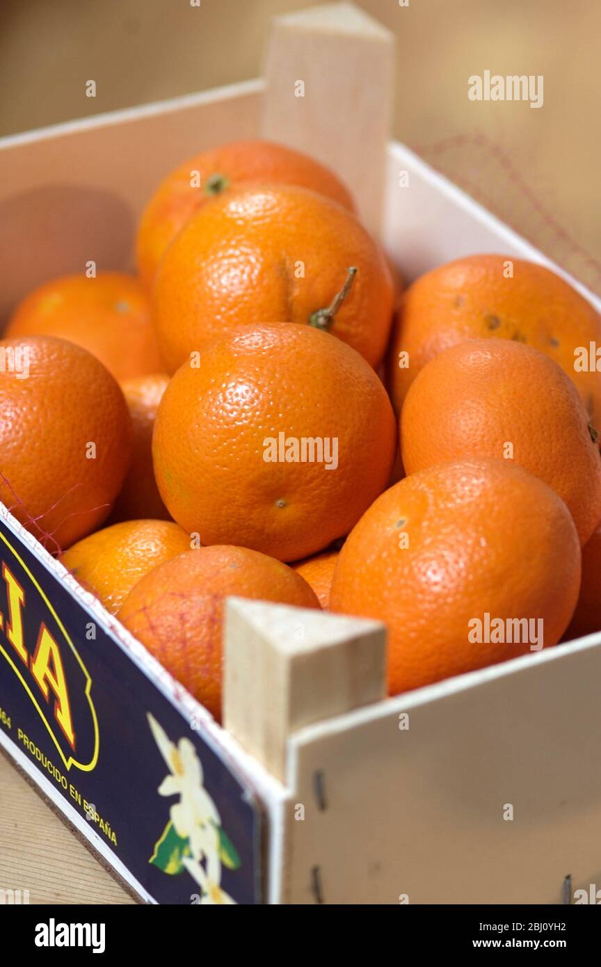 Wooden box of clementines Stock Photo - Alamy