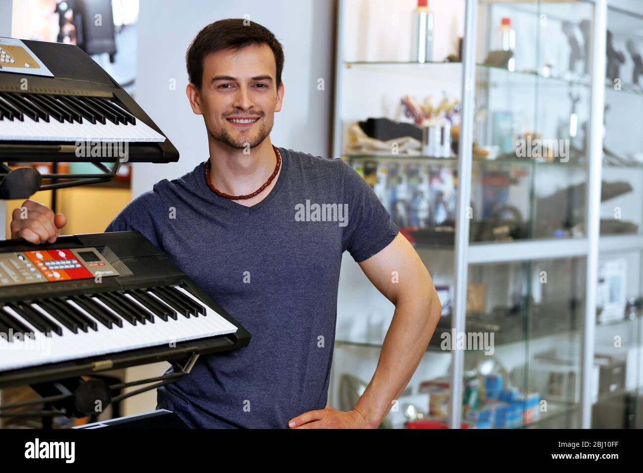 Man in music store hi-res stock photography and images - Alamy