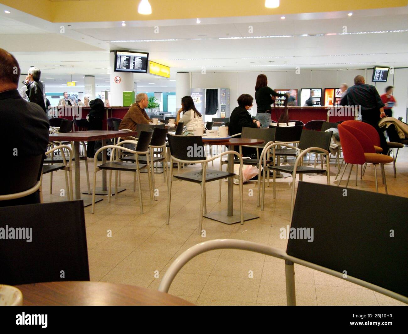 Airport coffee shop hi-res stock photography and images - Alamy