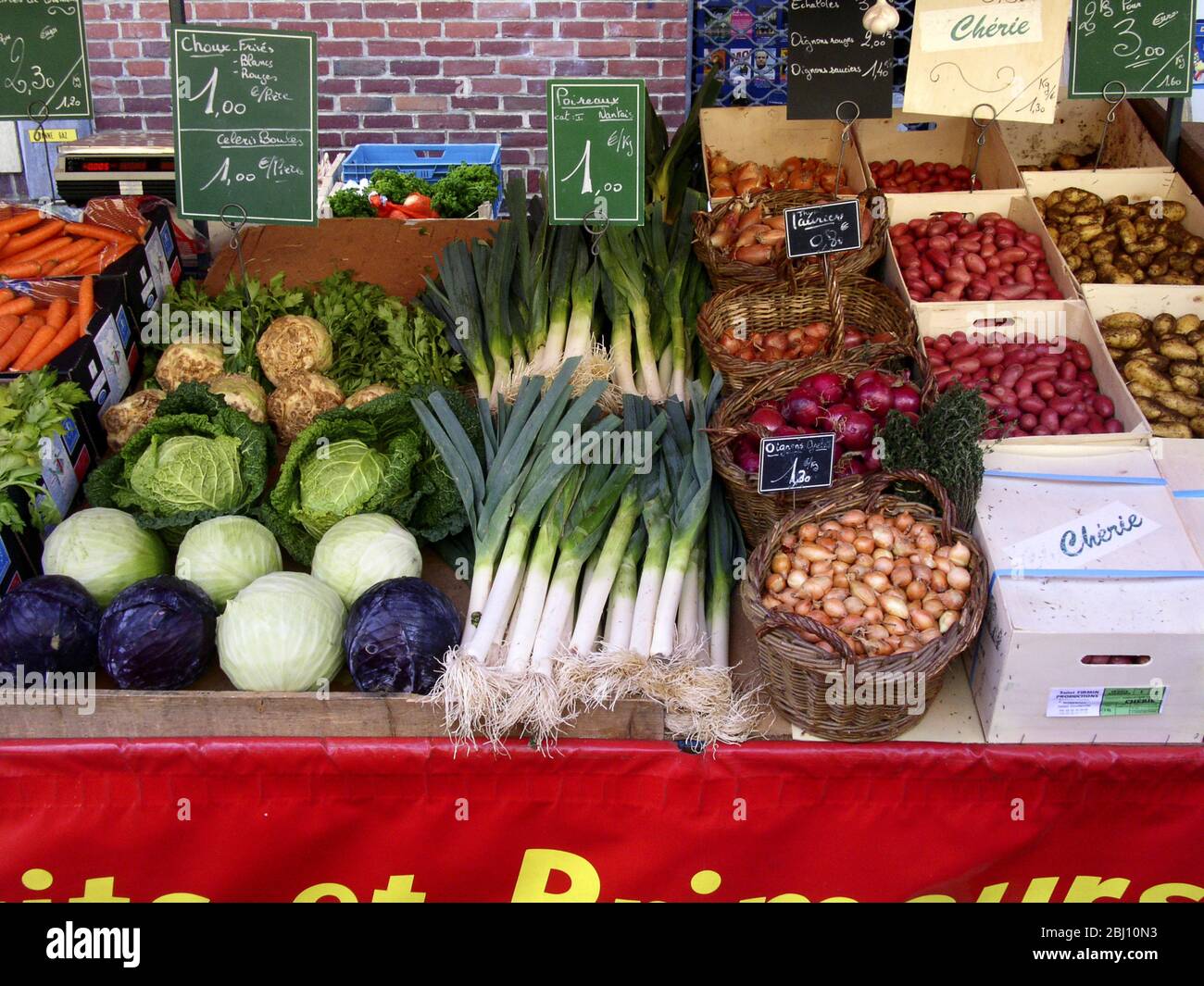 French market stall selling vegetables. Northern France, Hesdin Stock ...