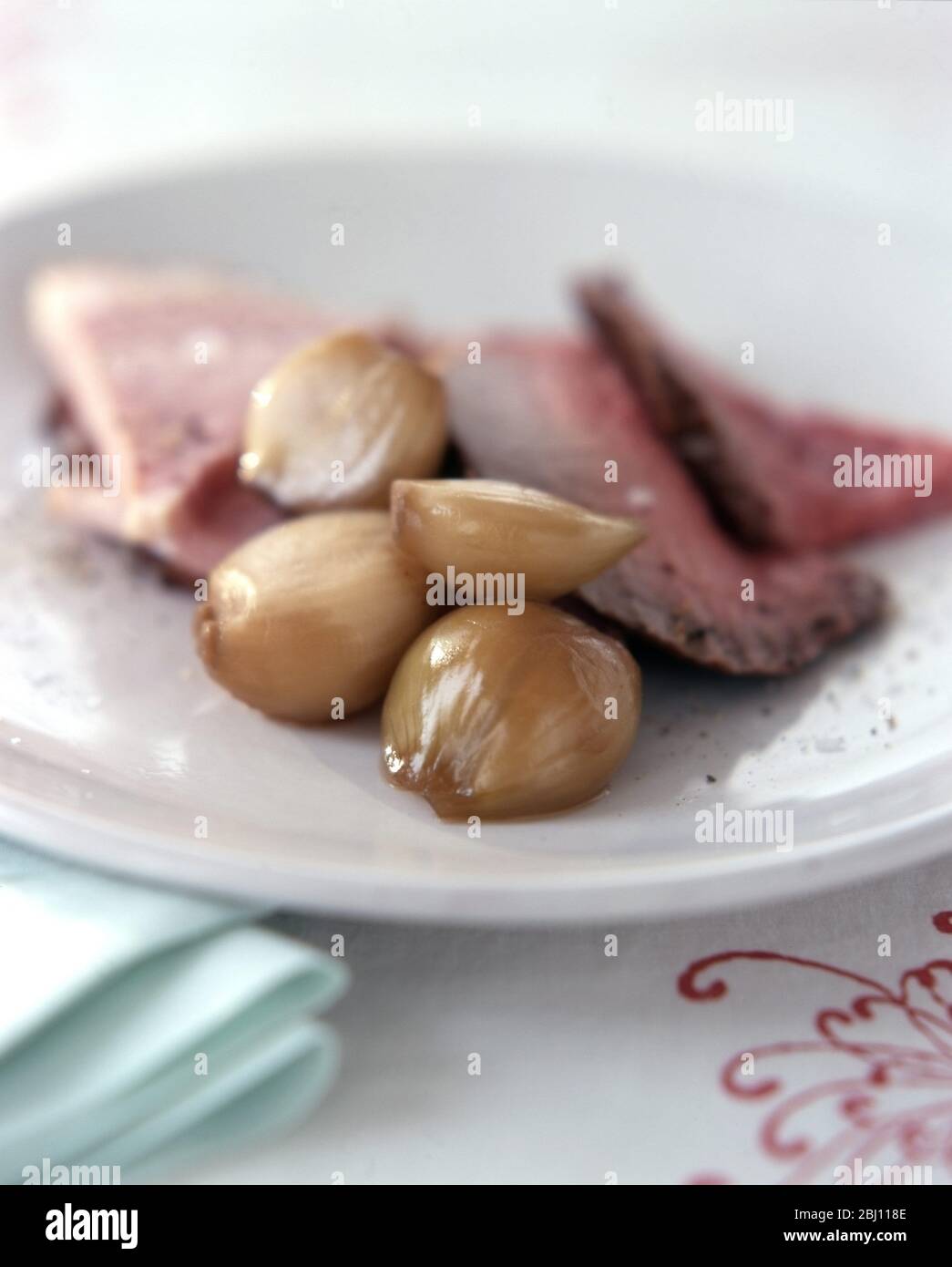 Pickled onions with rare cold roast beef Stock Photo - Alamy