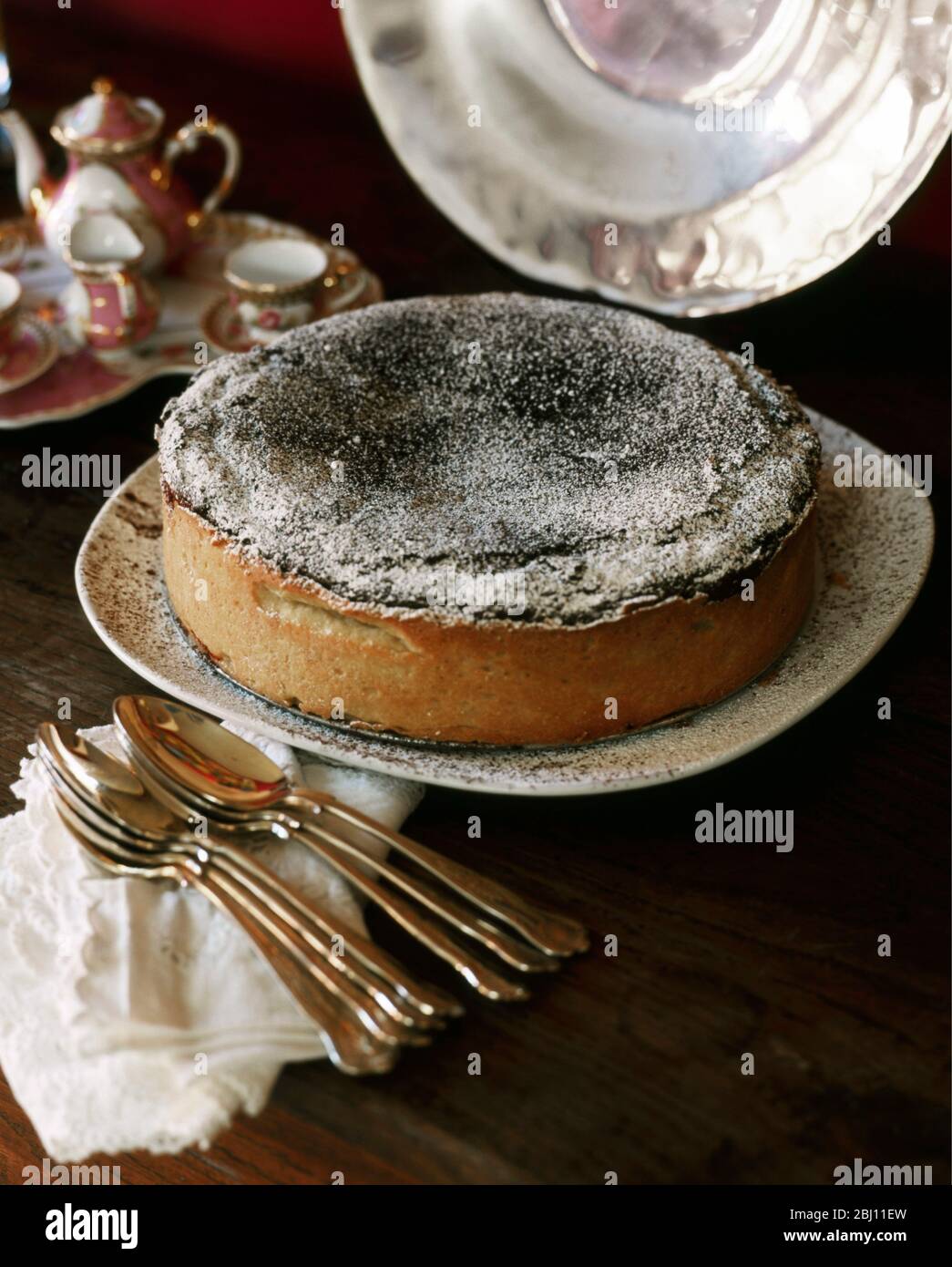 Rich chocolate tart, dusted with icing sugar Stock Photo - Alamy