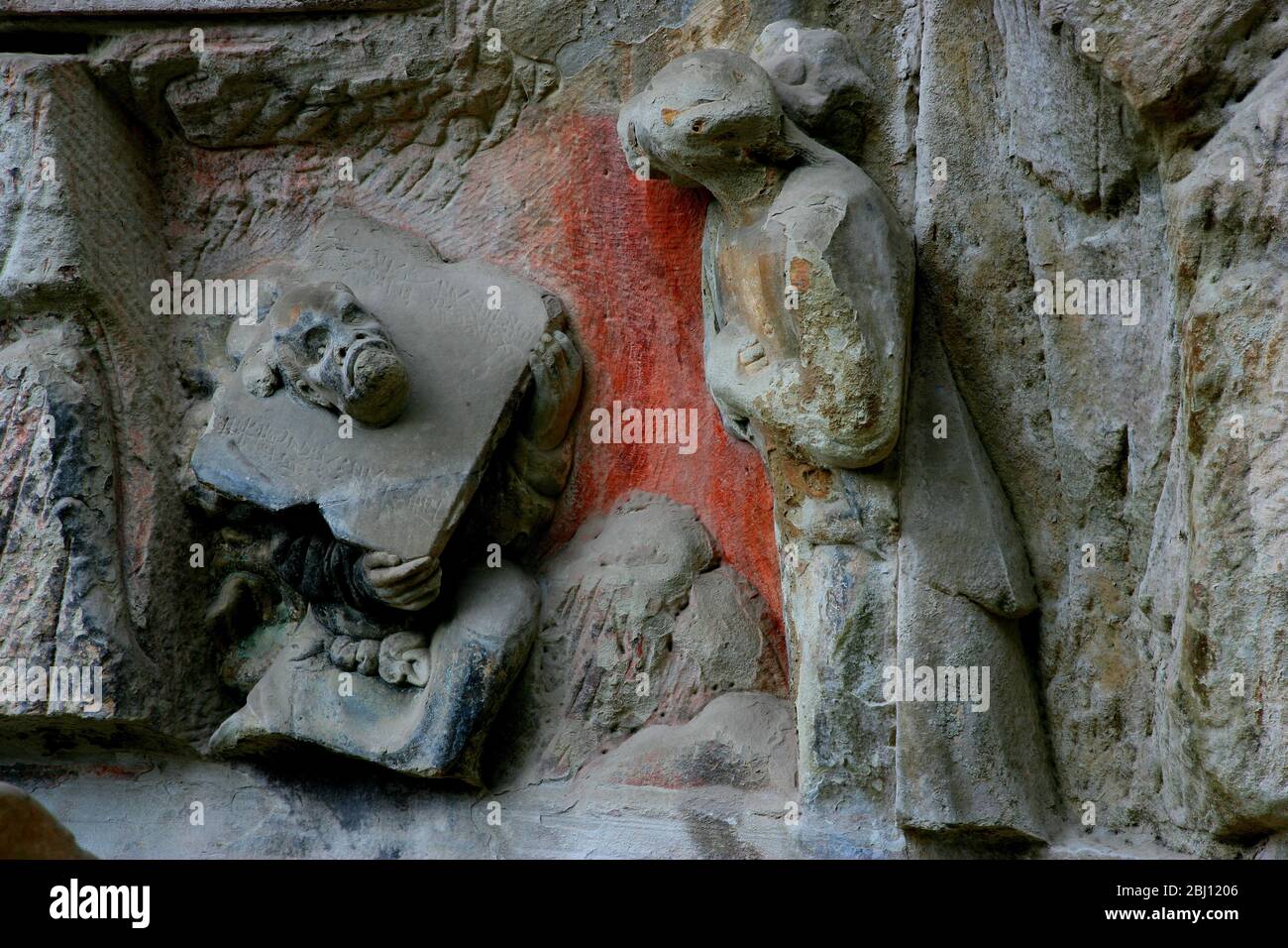 Partial 18th-floor hell statue in Hell's disguised picture (Southern ...