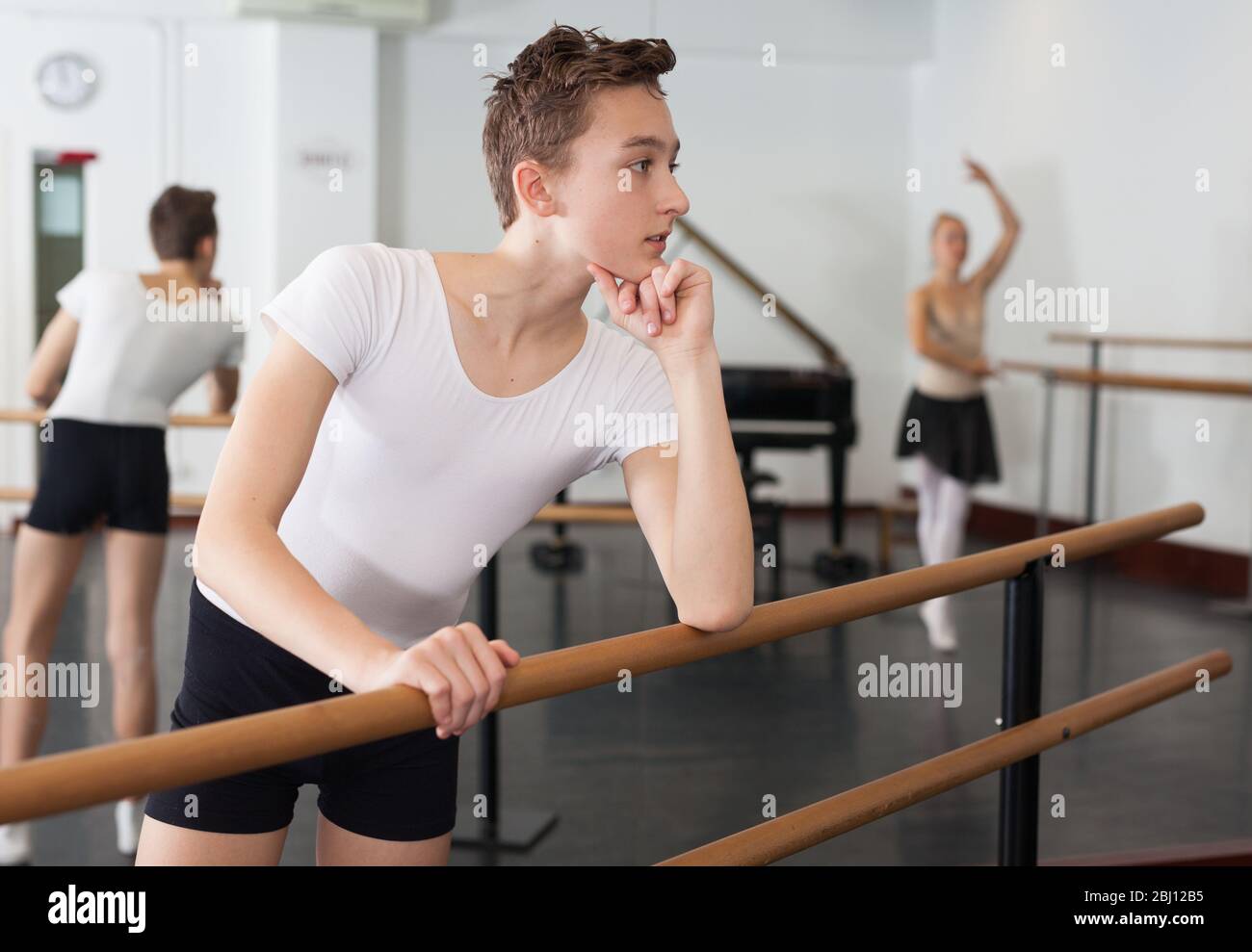 Woman dancing laughing mirror hi-res stock photography and images - Alamy