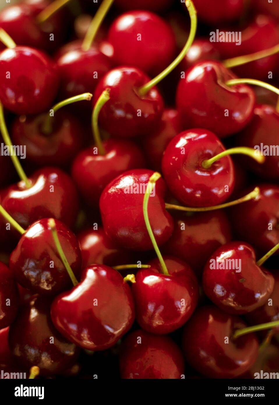 Red shiny fruits hi-res stock photography and images - Alamy