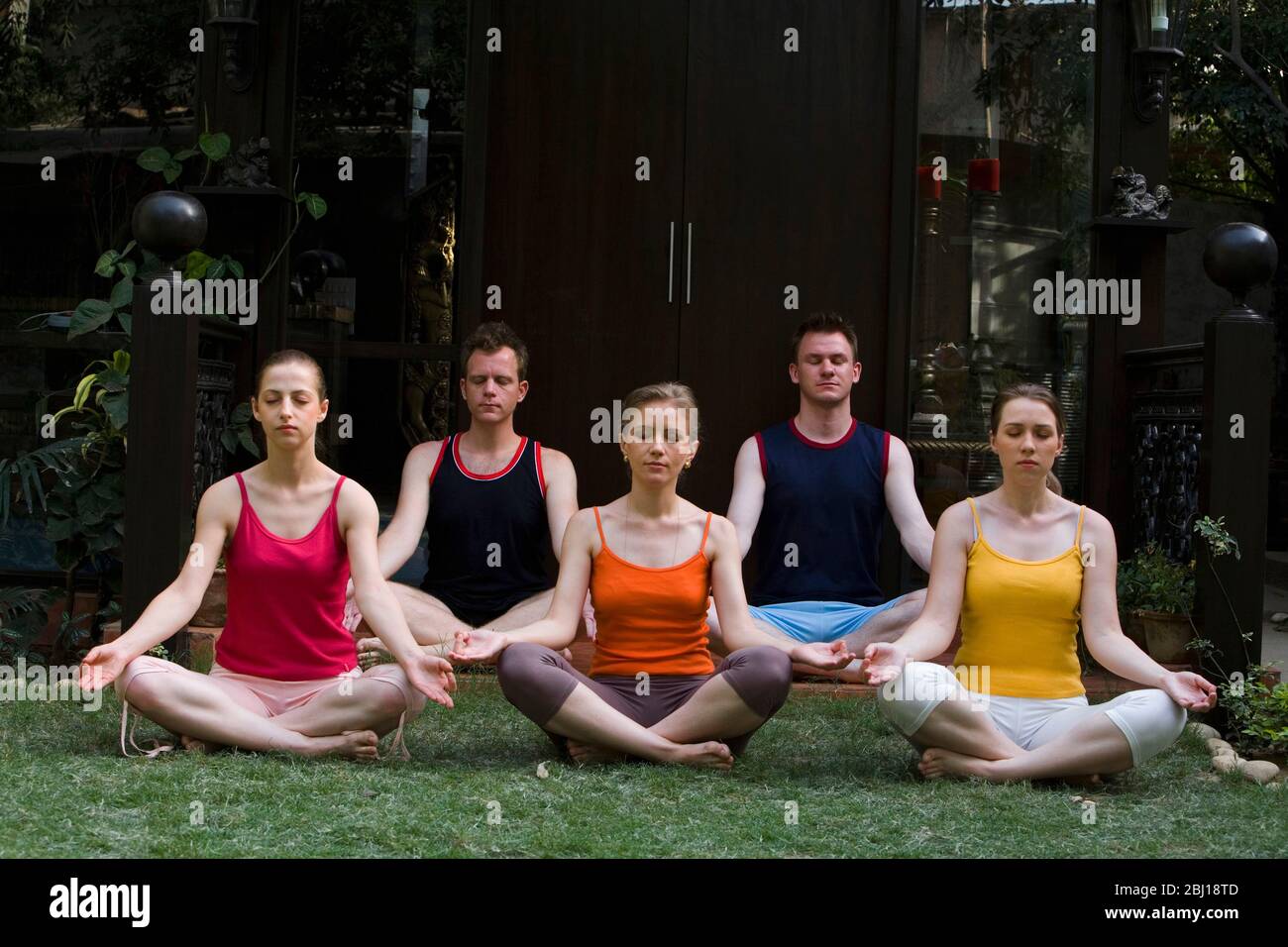 Yoga groups hi-res stock photography and images - Alamy