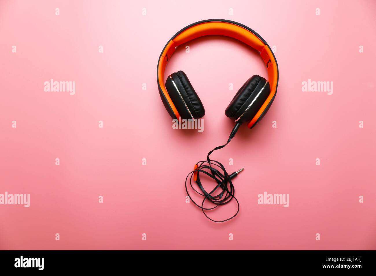 Headphones on pink background Stock Photo - Alamy