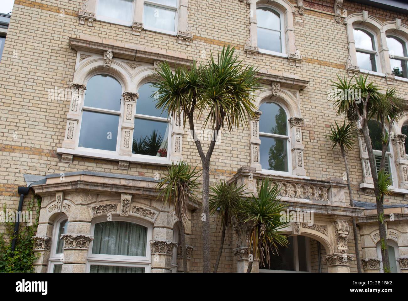 Carlton Square, Carlton Drive, London SW15 Stock Photo - Alamy