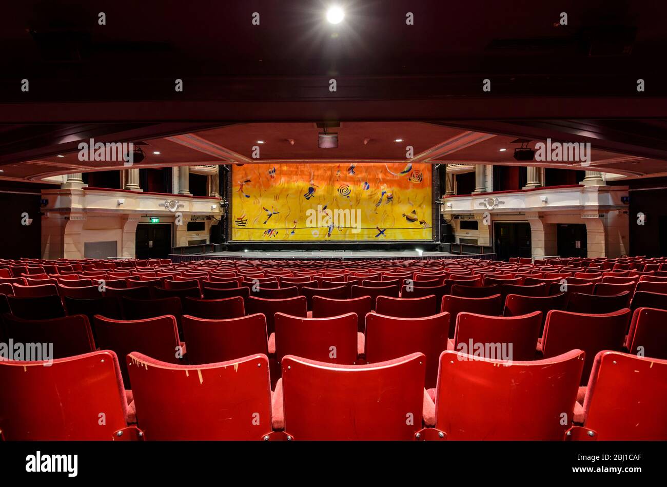 Empty Stage With Audience 4,900+ Empty Stage With Audience Stock