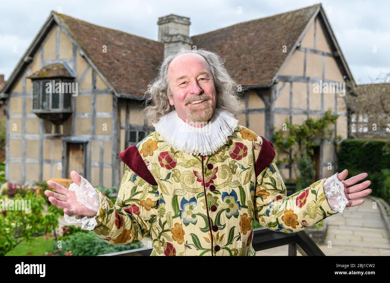 An actor portrays William Shakespeare outside Shakespeare's birthplace ...