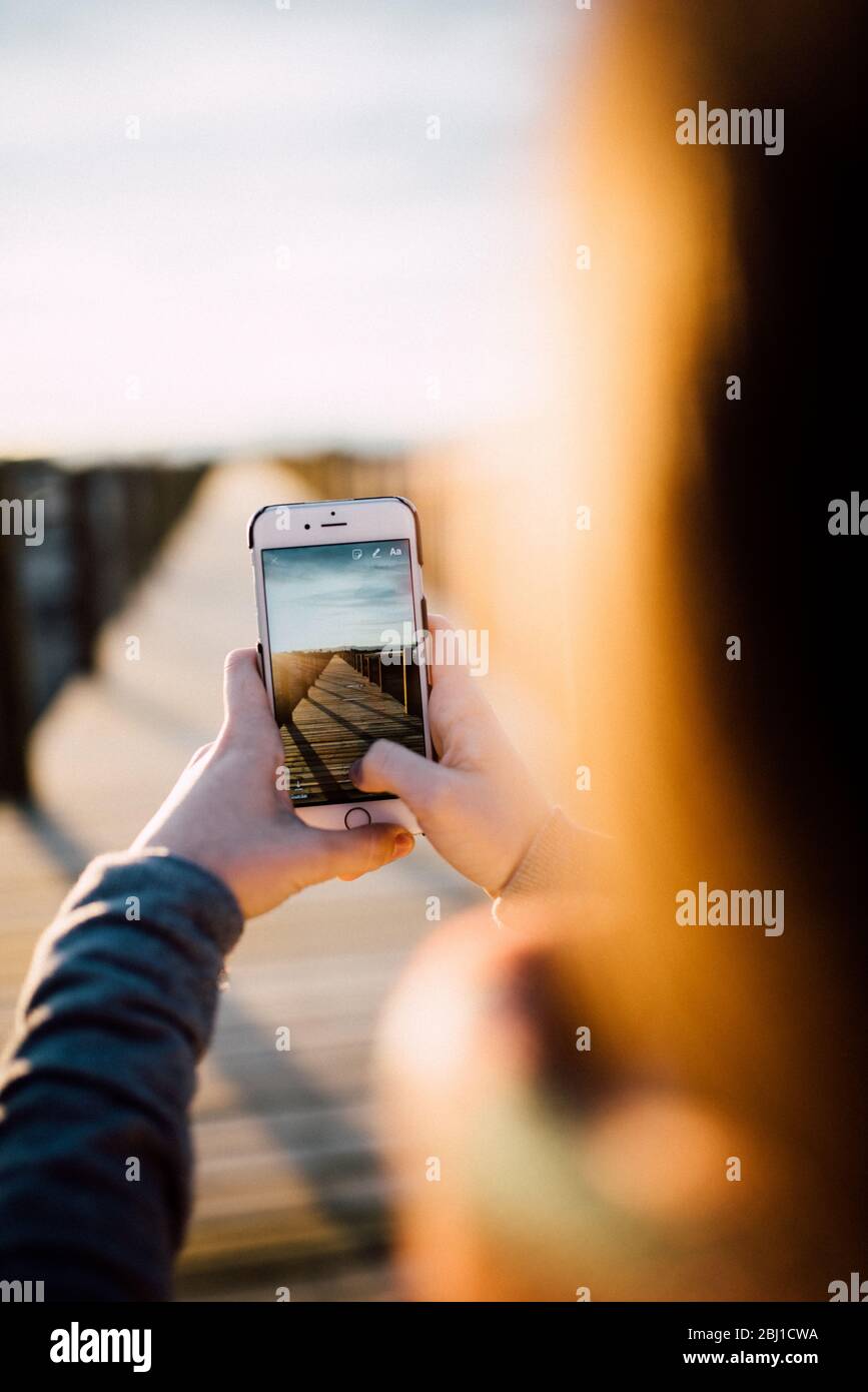 Apple iphone 5 hi-res stock photography and images - Alamy