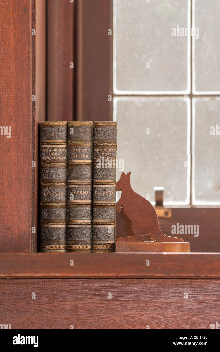 Australian bookends hi-res stock photography and images - Alamy