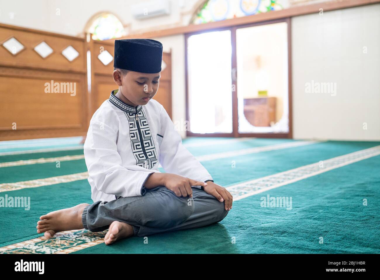 asian muslim kid praying in the mosque Stock Photo - Alamy