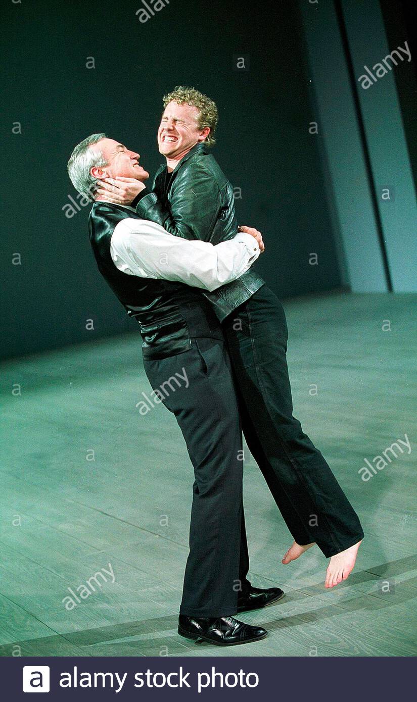 Shakespeare With Skull High Resolution Stock Photography and Images - Alamy