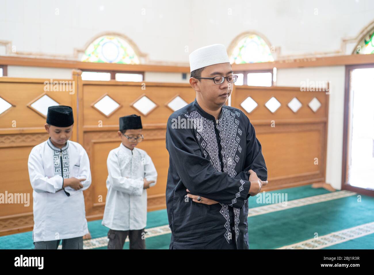 Muslim father and son prayer hi-res stock photography and images - Alamy