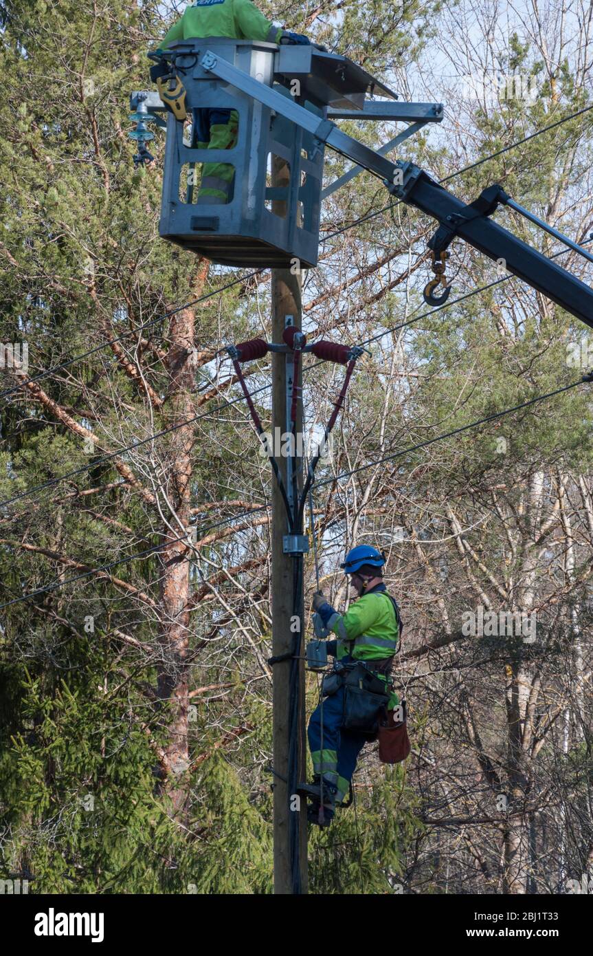 Powerline maintenace crew hi-res stock photography and images - Alamy