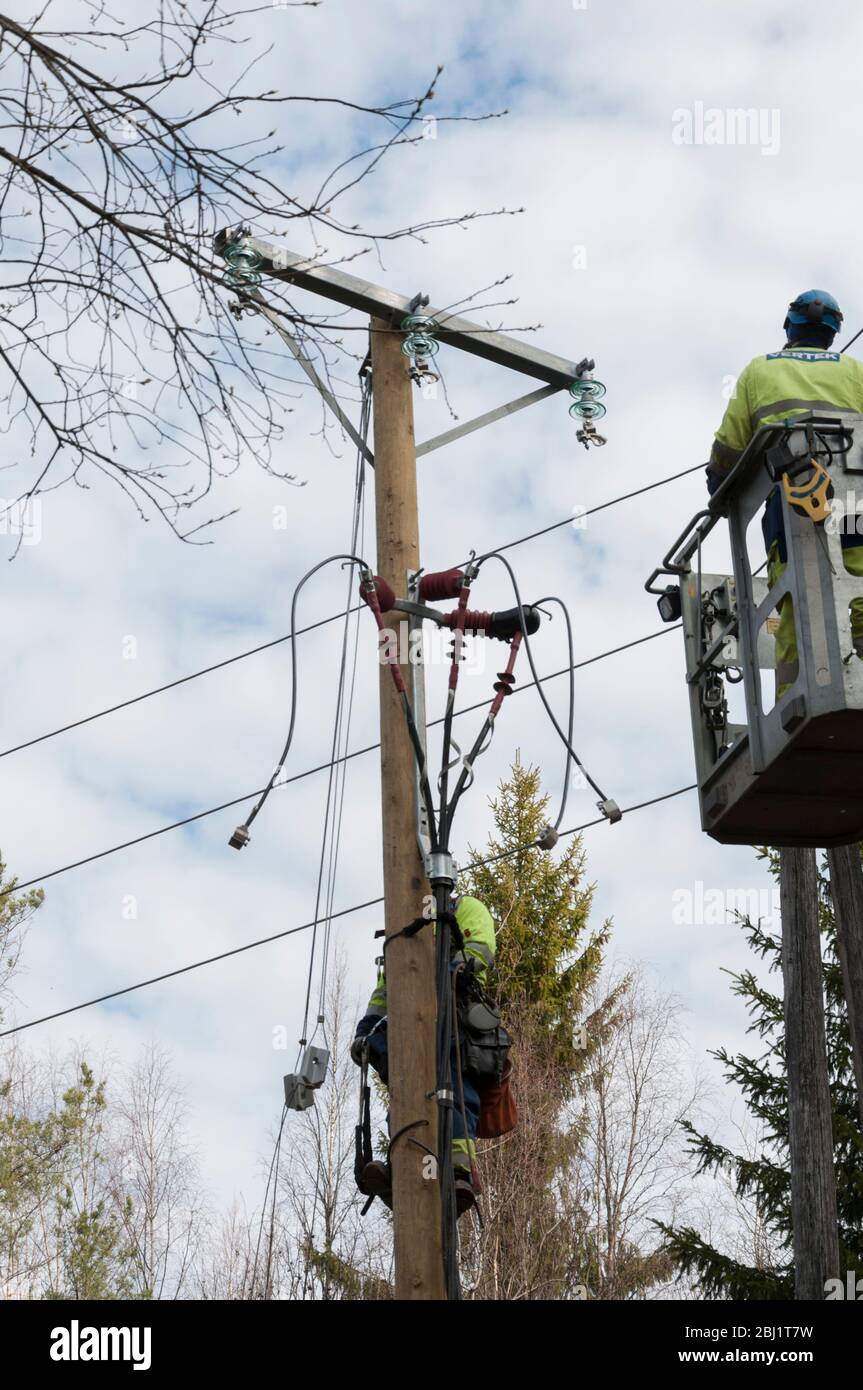 Powerline maintenace crew hi-res stock photography and images - Alamy