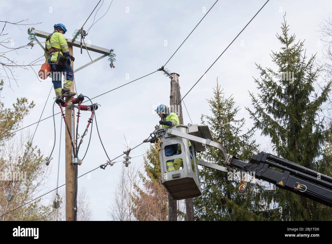 Powerline maintenace crew hi-res stock photography and images - Alamy