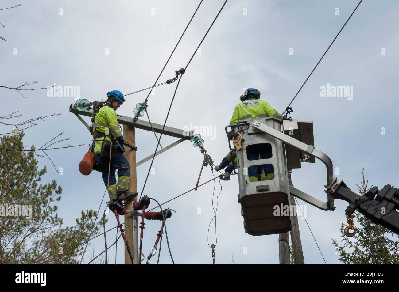 Powerline maintenace crew hi-res stock photography and images - Alamy