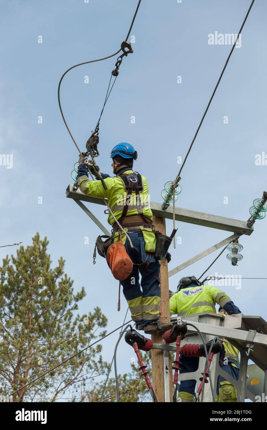 Powerline maintenace crew hi-res stock photography and images - Alamy