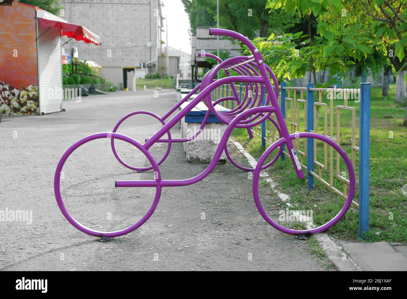 Purple bikes hi-res stock photography and images - Alamy