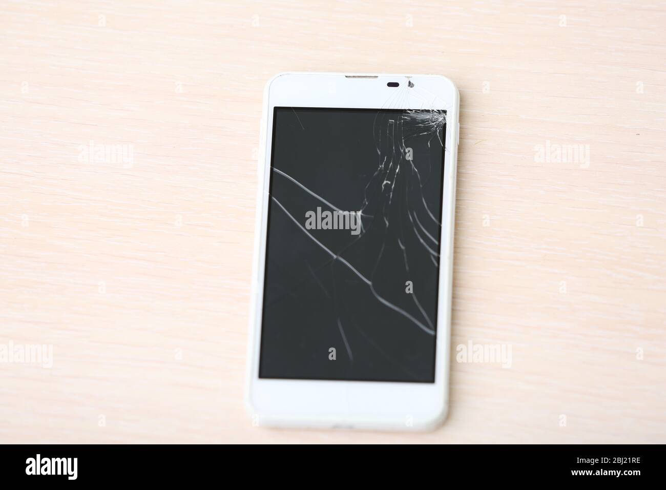 Smashed phone screen on table hi-res stock photography and images - Alamy