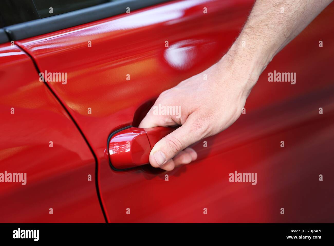 Hand holding door handle hi-res stock photography and images - Alamy