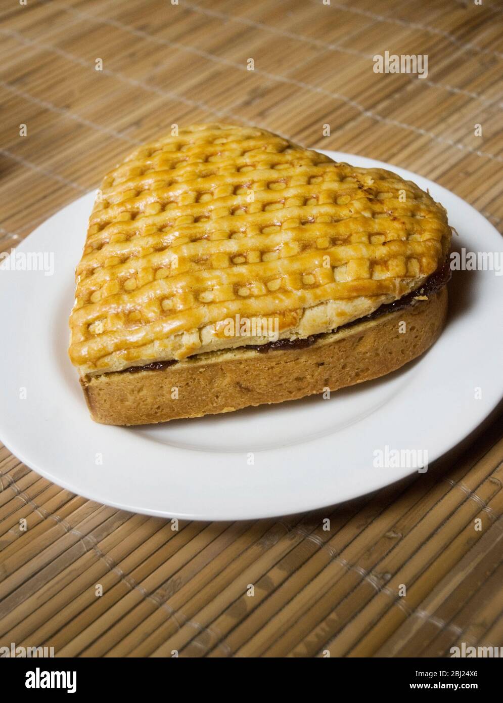 Apple pie heart shape texture shape Stock Photo - Alamy