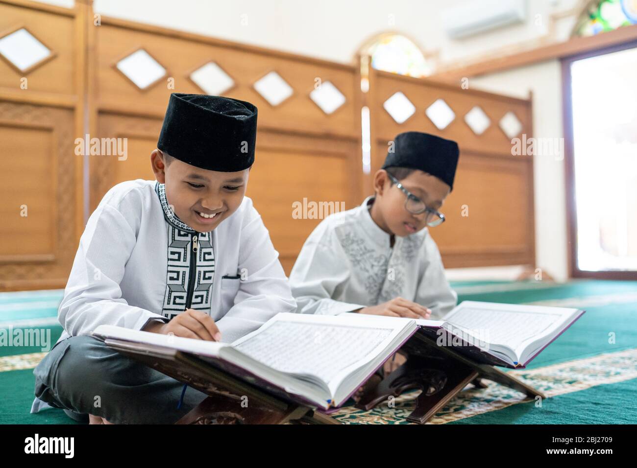 kid muslim reading quran in the mosque during ramadan Stock Photo - Alamy