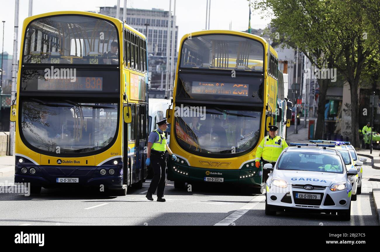 Vehicles stop at a Garda checkpoint in Dublin's city centre as Gardai ...
