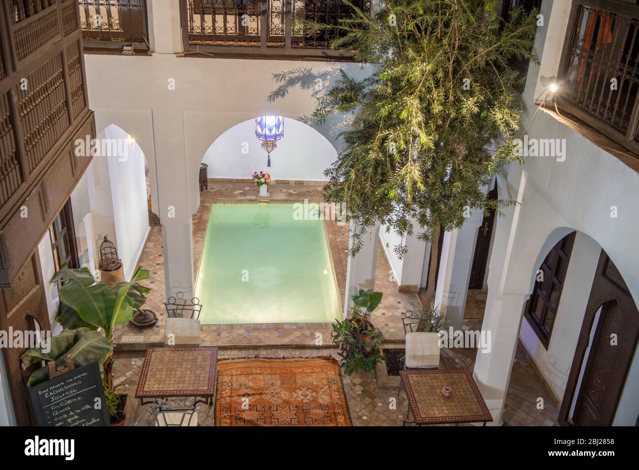 Riyad courtyard hi-res stock photography and images - Alamy