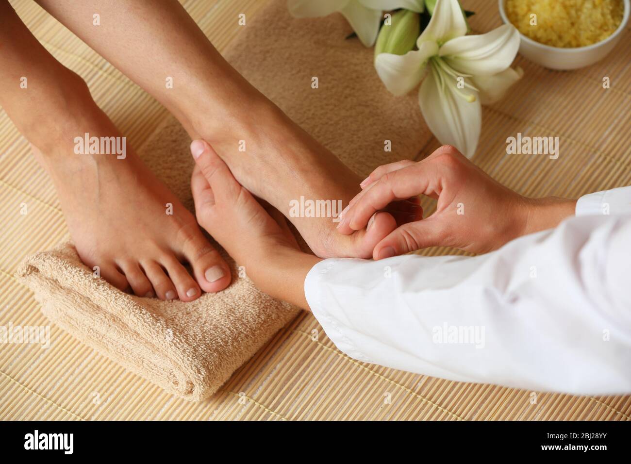 Masseur making feet massage hi-res stock photography and images - Alamy